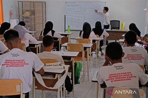 Indonesia To Add Coding Ai To Sekolah Rakyat Curriculum Antara News