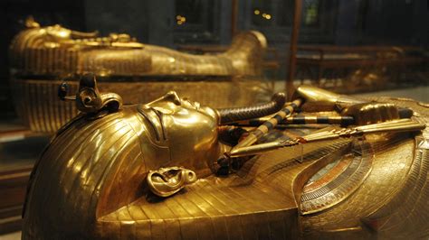 توت عنخ آمون كان مؤنّثاً ومات بعيوب زيجات الأقارب