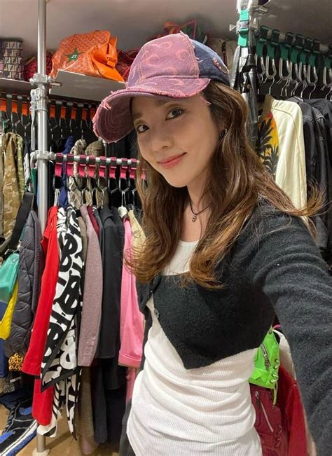 패션엔 ‘37kg 소식좌 산다라박 옷장 패션쇼 최애템 탱크탑 4가지 공개