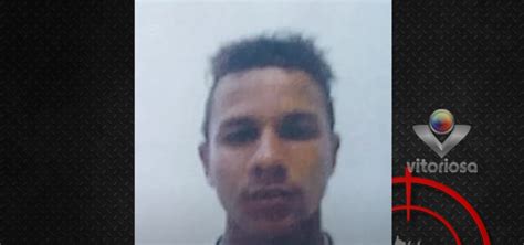 Dois Mortos Com Golpes De Faca Padrasto é Morto Por Enteado E Homem é