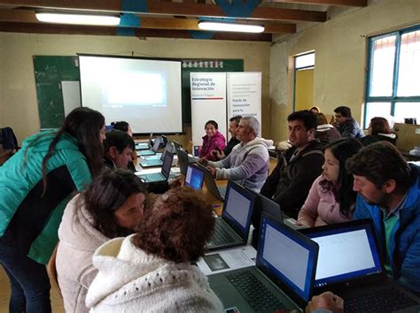 Comienzan Las Clases De Computación Para Frutilleros De Paredones