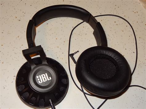 Jbl Synchros S Headphones Bringing Live Sound To Your Ears Review G Style Magazine