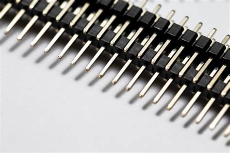 긴 직선 Pcb 커넥터 또는 터미널 블록의 매크로 샷은 흰색 배경에 대량 배치 수평 이미지 0명에 대한 스톡 사진 및 기타 이미지 Istock