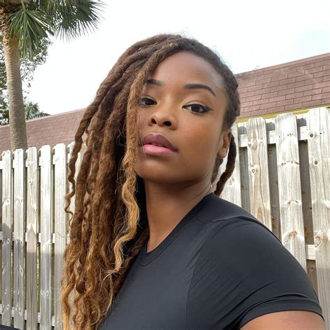 Zuri Bella Rose