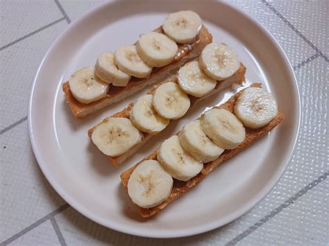 땅콩버터바나나토스트 브런치요리