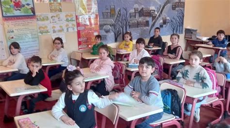 „სიკეთის გაკვეთილები“ დედაენის დღისადმი მიძღვნილი კლასის საათი წყალტუბოს N1 საჯარო სკოლაში