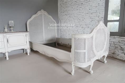 Bed에 있는 لى لى님의 핀 쉐비 시크 침실 인테리어 쉐비 시크