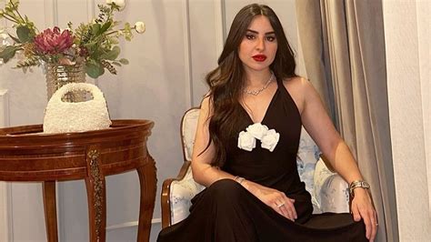 زوجة نجم الزمالك تسحر القلوب بإطلالة أنثوية