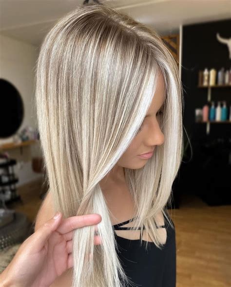 12 Different Types Of Highlights To Ask Your Stylist About Ash