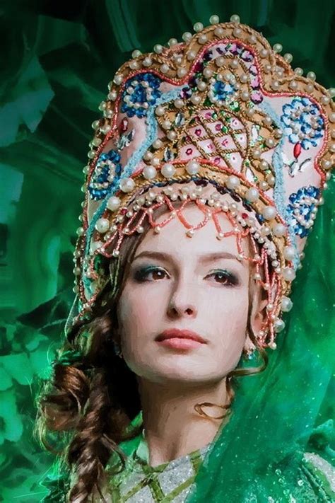 Pin Em Красавицы в кокошниках и тиарах