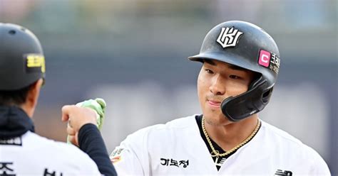 투타 보물이 또 해냈다 오원석 6이닝 무실점→안현민 4g 연속 타점 행진 Kt 9 0 키움에 압승 [수원 현장리뷰]