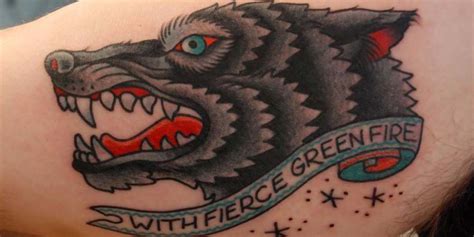 ۴۰ طرح و مدل زیبا و جذاب تاتو گرگ و شیر مردانه و زنانه رز سرخ