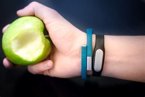 Как включить фитнес браслет Xiaomi Mi Band и настроить приложение