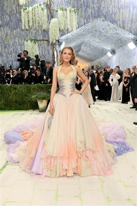 Blake Lively Chose Archival Versace—and A 13 Foot Train—for Her 2026 Met Gala Return Vogue