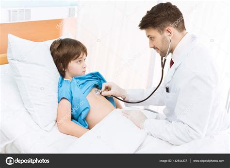 Dokter Patiënt Kind Moet Ik Met Mijn Kind Naar De Dokter Handw