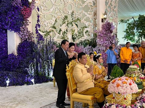 ព្រឹកនេះ សម្តេចតេជោ ហ៊ុន សែន នាំកូនៗទាំងអស់ ចូលរួមមង្គលការកូនប្រុសទេសរដ្ឋមន្ត្រី គន់ គីម