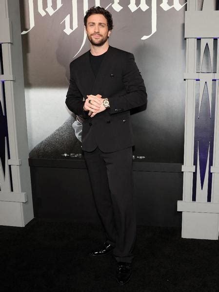 亚伦 泰勒 约翰逊亮相电影《诺斯费拉图》洛杉矶首映式