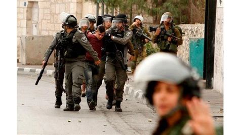 مداهمات واعتقالات واسعة للاحتلال بالضفة والقدس