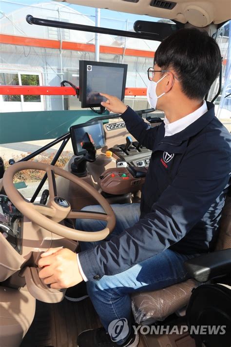 자율주행 트랙터 시연 연합뉴스