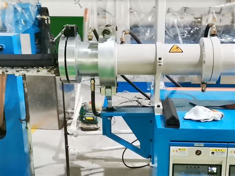 橡胶挤出机 硅橡胶管挤出机设备视频 河北伟源橡塑设备有限公司