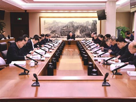 省委常委会召开会议 认真学习贯彻习近平总书记重要讲话精神 听取省两会筹备工作和有关报告起草情况 省委书记王浩主持