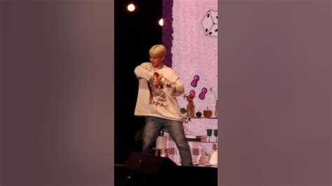 230505 백현 생일파티 큥파 뉴진스 Omg 너무 잘춘다 우리 강아지 ㅠㅠ 엑소 백현 Exo Youtube