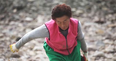 엄마가 섬그늘에 서산 생굴따기 한창