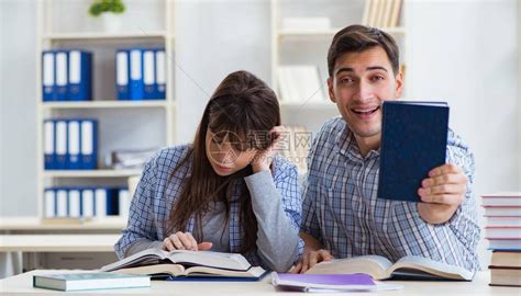 在校学生人数和在课堂学院高清图片下载 正版图片506628999 摄图网