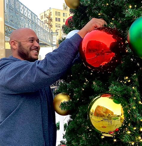 Christmas Lighting A New Gig For Chris Hannah Rios