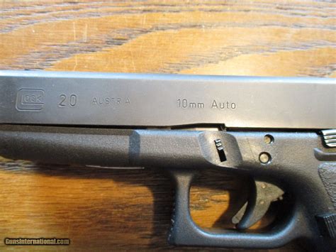 Glock 20 10mm Auto 3 Mags In Tupperware Container