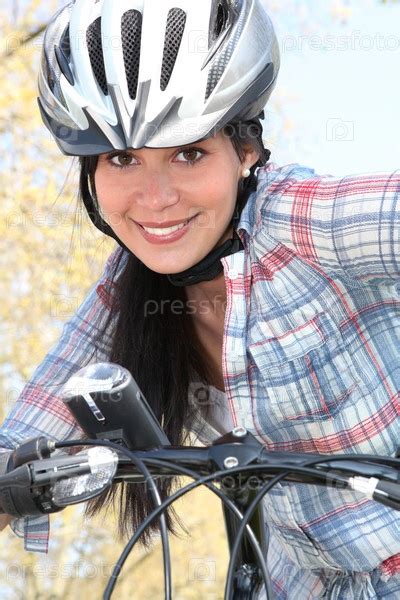 Фотография на тему Девушка на велосипеде Pressfoto