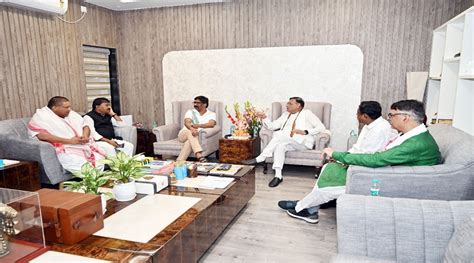 आने वाले चुनावों के मद्देनजर मुख्यमंत्री हेमंत सोरेन से मिले कांग्रेस
