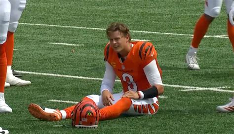 Nfl Fans Hoping Joe Burrow Is Ok After Painful Injury Yahoo Sports