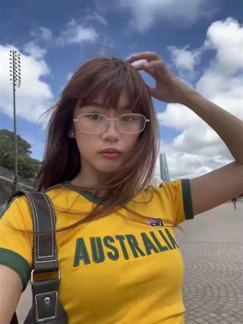 Pin By Daveed On Maloi Tiktok Style Album Cover Wallpaper Collage