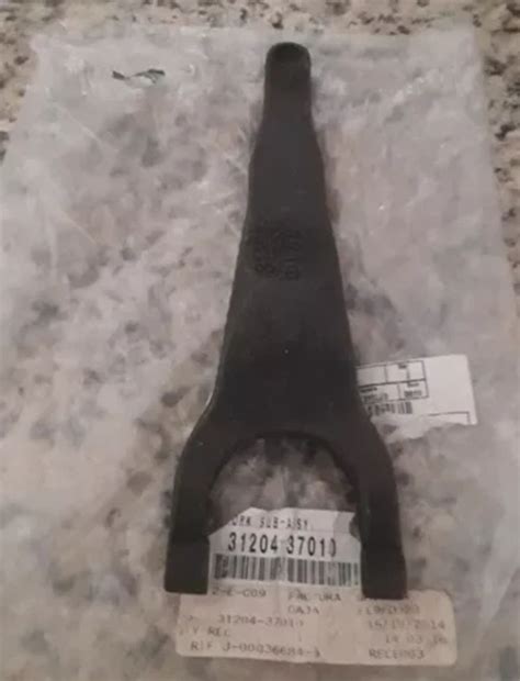 Toyota Genuine Dyna Toyoace Clutch Release Fork Sub Assy 31204 37010