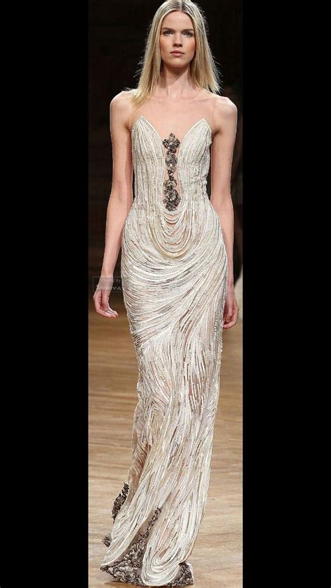 Pin By News Instyle On Model Couture Dresses Fashion Dresses Glam