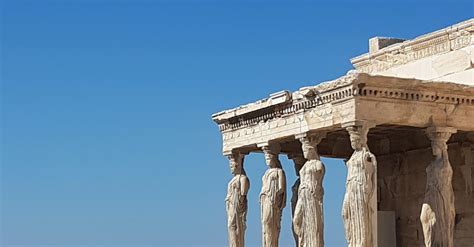 집 밖의 Erechtheion 건축 고고학 고고학 유적지 고대 그리스 고대 유적 고대의 고전 건축 고전 시대 관광 관광 명소 그리스 그리스 사람