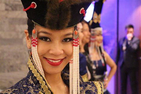 Дуучин Ц Сарнай Хуурч болохгүй шинэ клипээ цацлаа