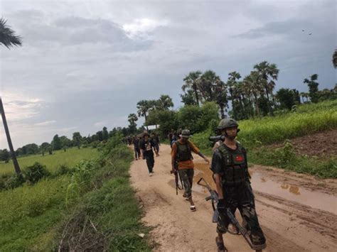 ရေနံချောင်းမြို့နယ်တွင် စစ်တပ် စစ်ကြောင်းကို ဖောက်ခွဲ တိုက်ခိုက်မှု စစ်သား ၃ ဦး သေဆုံး Khit