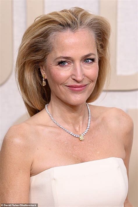 Golden Globes 2024 Gillian Anderson Cuts An Elegant Figure Gillian