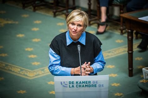 Waterloo Adapte Son Règlement De Police Pour Contrer Un Sex Shop Près D