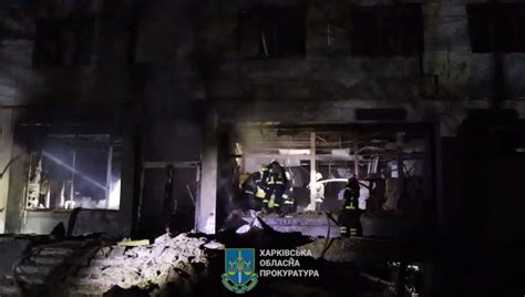 У Харкові три влучання шахедів поряд з адмінбудівлями сталася пожежа ВІДЕО наслідків