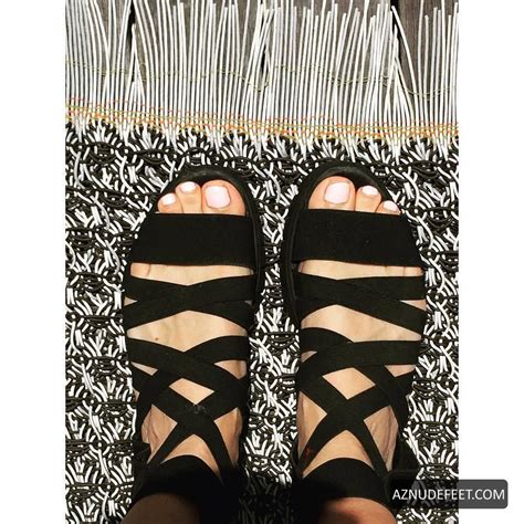 Kit Willow Feet Aznudefeet