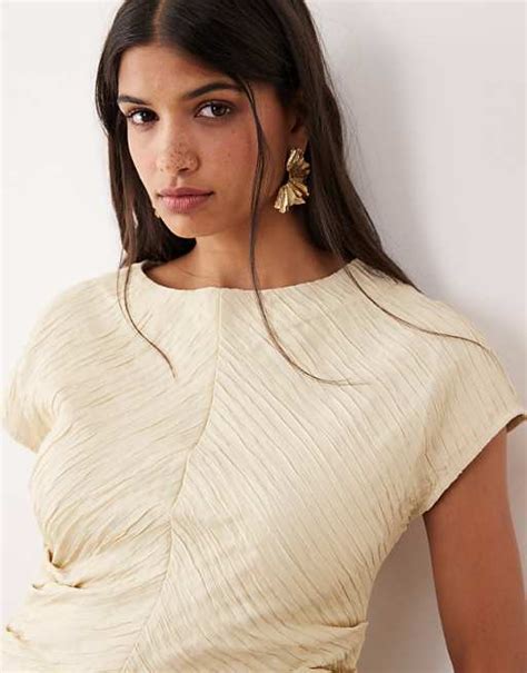 Aware Geplooide Top Met Structuur En Boothals In Crème Asos