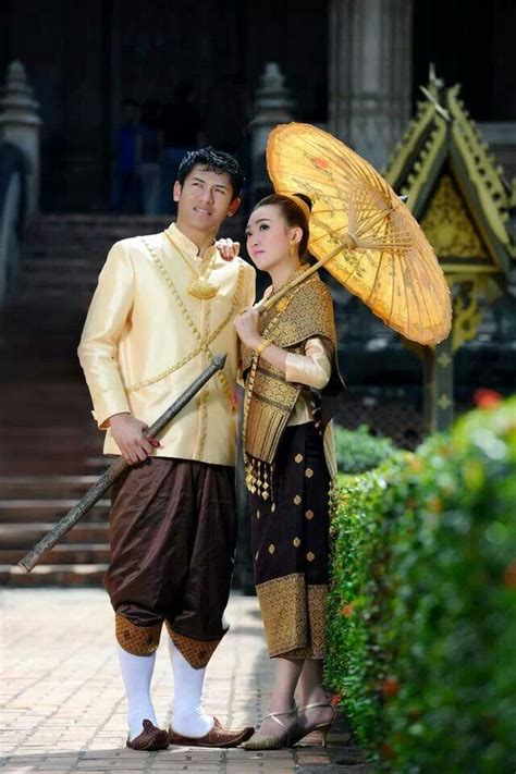 Bride And Groom In Lao Traditional Clothes Laos Wedding Traditional