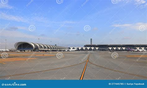Airplane Taxiway Path For Lead Aircraft Transfer To And From Passenger