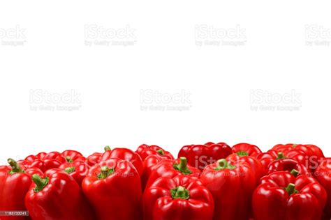 흰색 배경에 고립 된 신선한 빨간 피망 공간을 복사합니다 0명에 대한 스톡 사진 및 기타 이미지 0명 건강한 식생활 날것 Istock
