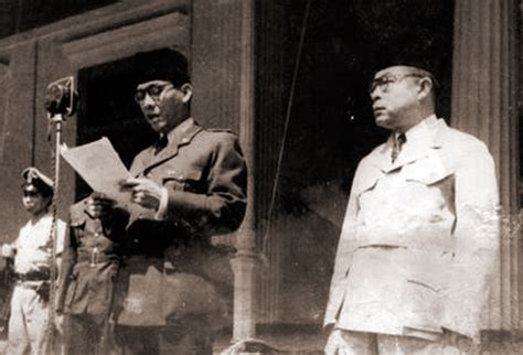 Detail Foto Ir Soekarno Membacakan Teks Proklamasi Koleksi Nomer 19
