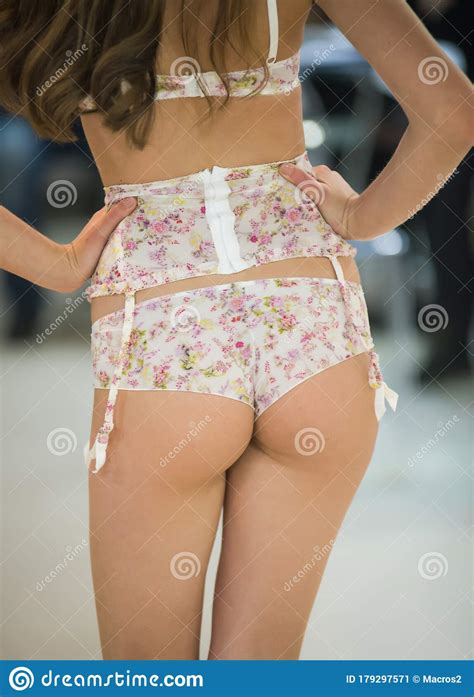 Model On The Catwalk Of Linen With Beautiful Shapes Stock Image Image Of Background Bottom