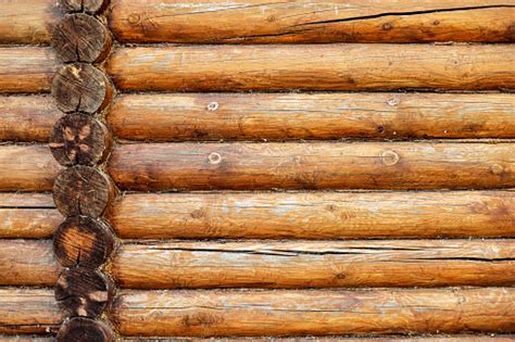 스웨덴 대처 로그 프로파일이있는 통나무 벽 구조 블록 하우스의 심하게 금이 간 벽 0명에 대한 스톡 사진 및 기타 이미지 0명 갈색 갈색 배경 Istock